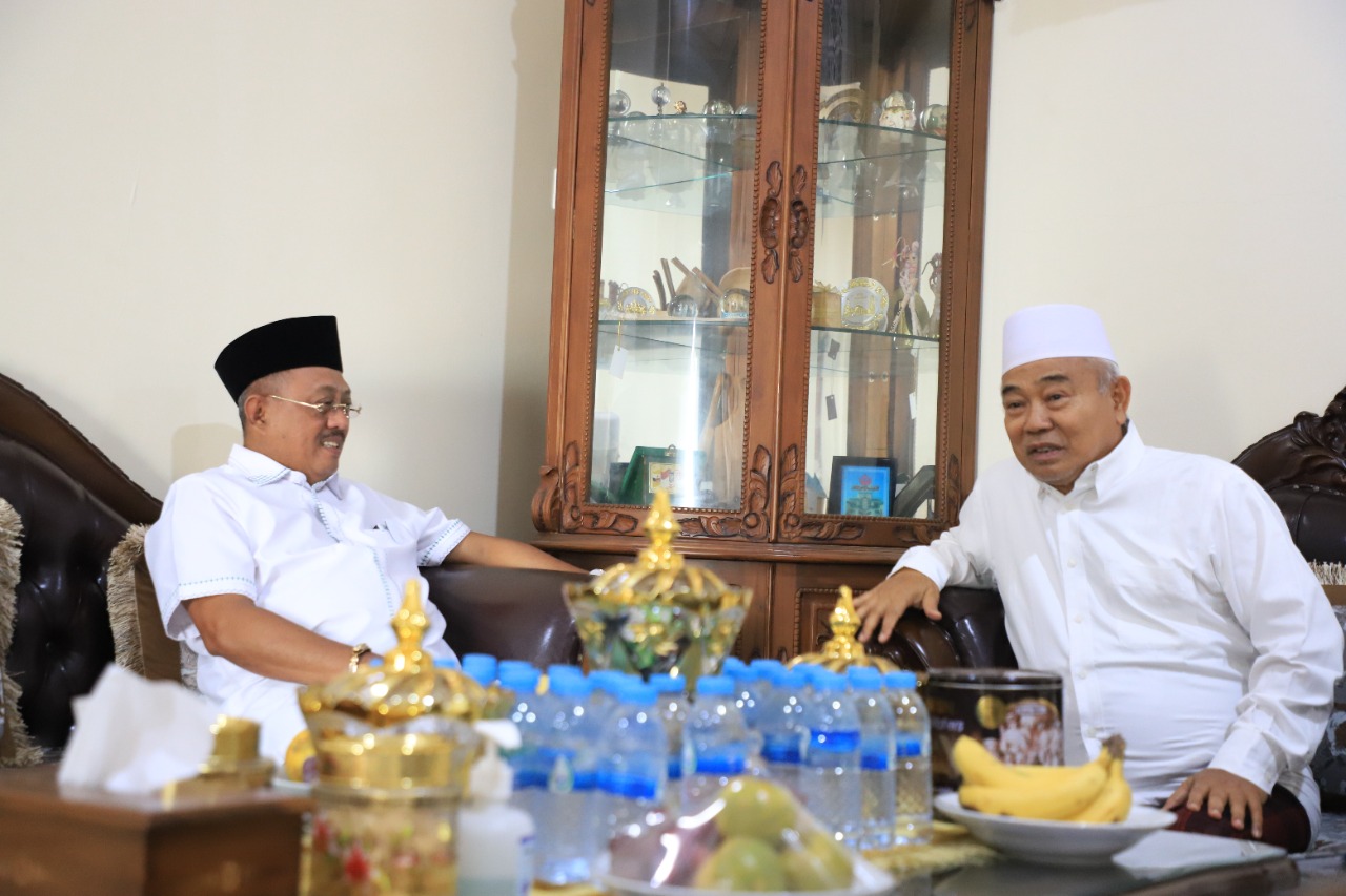 Jelang Hari Santri, Wakil Wali Kota Surabaya Armuji Silaturahim ke KH ...