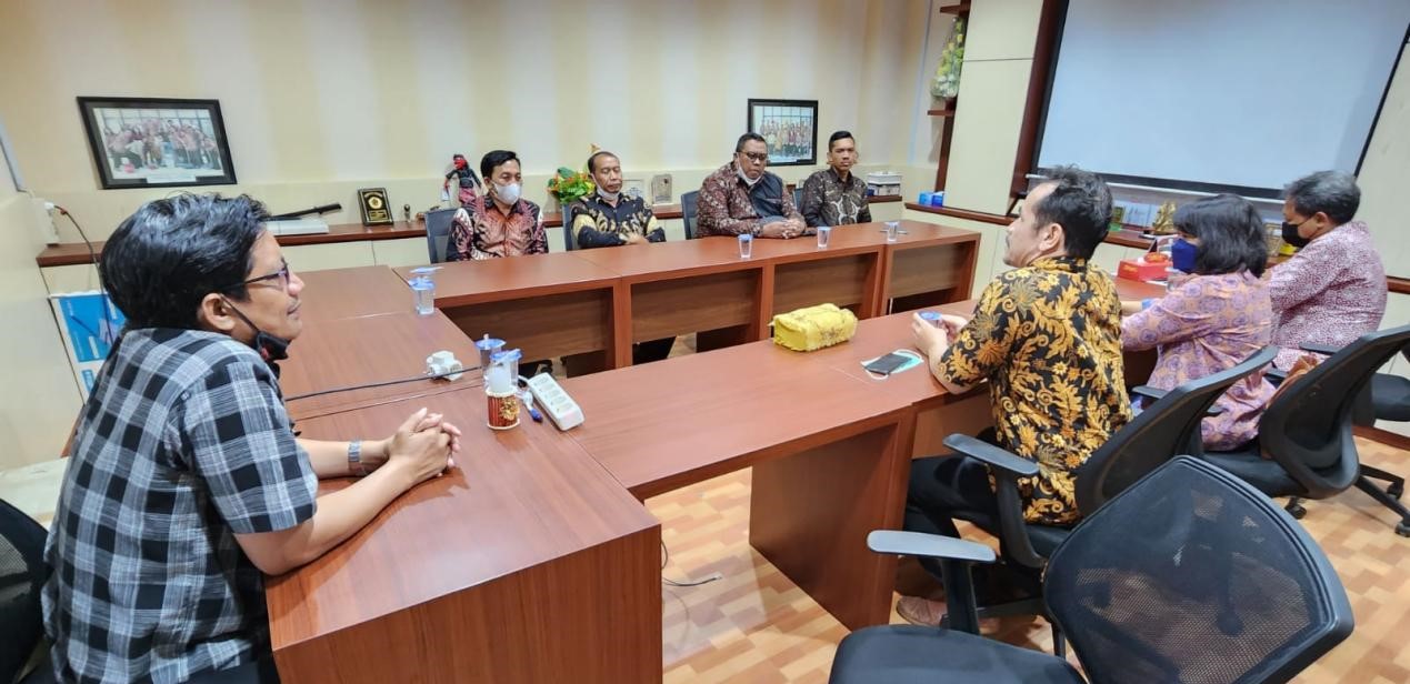 Poltek Ubaya Bantu Kembangkan Sumber Daya Manusia Desa Ngadirejo ...